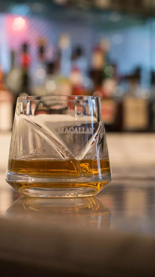 Whisky on Ice or without Ice The Macallan